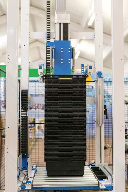 New tray denester tackles production bottlenecks | Grocery Trader